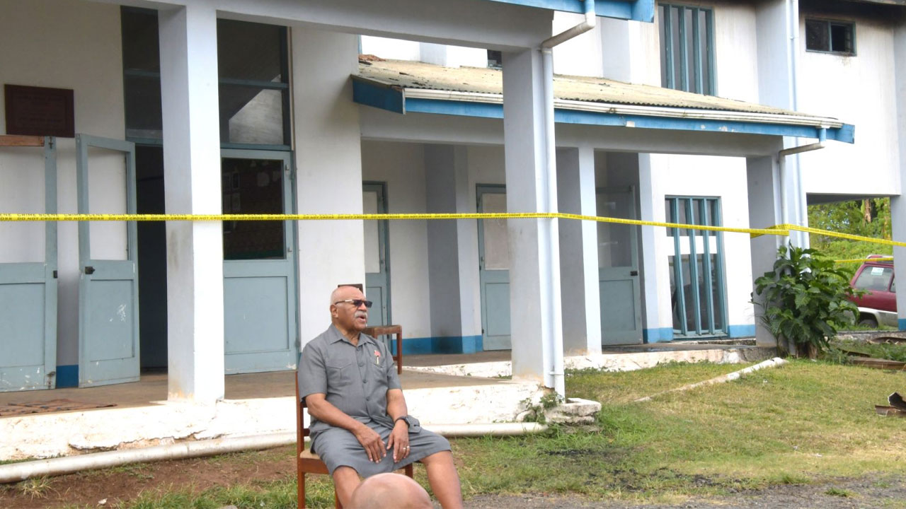 Rabuka meets Lautoka police officers affected by fire – FBC News