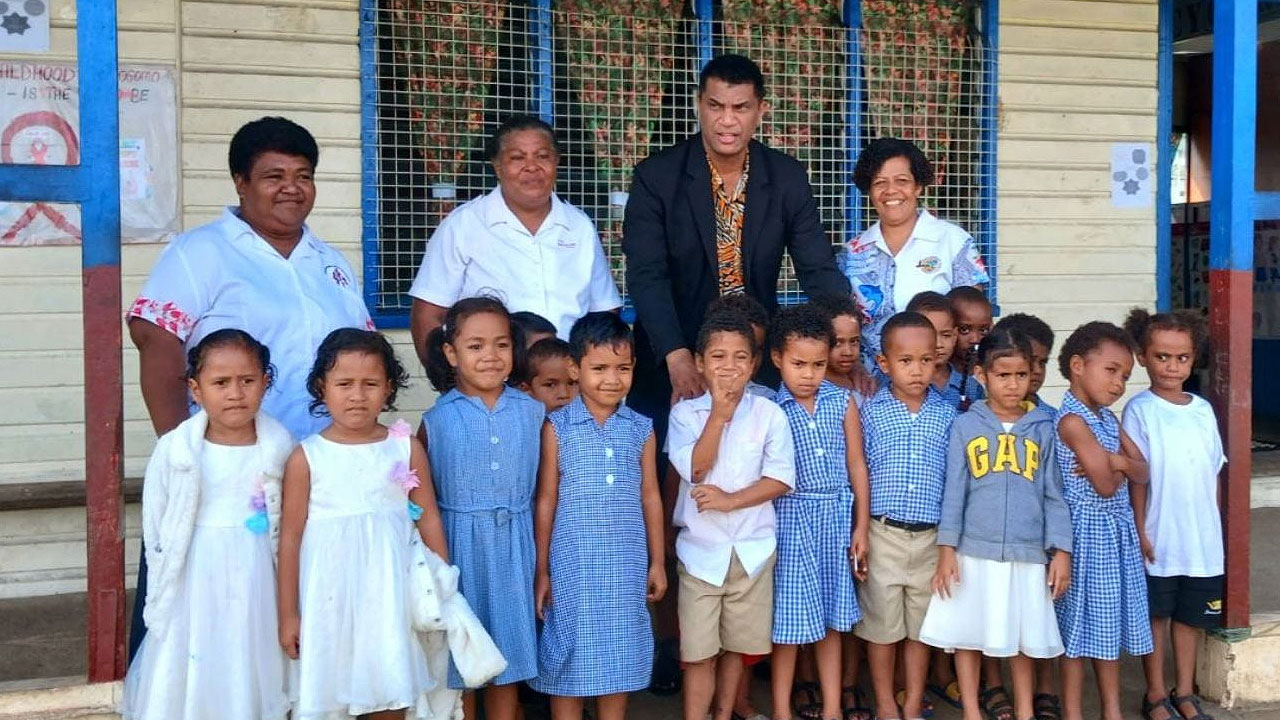 Radrodro hands over boat to Savusavu school – FBC News