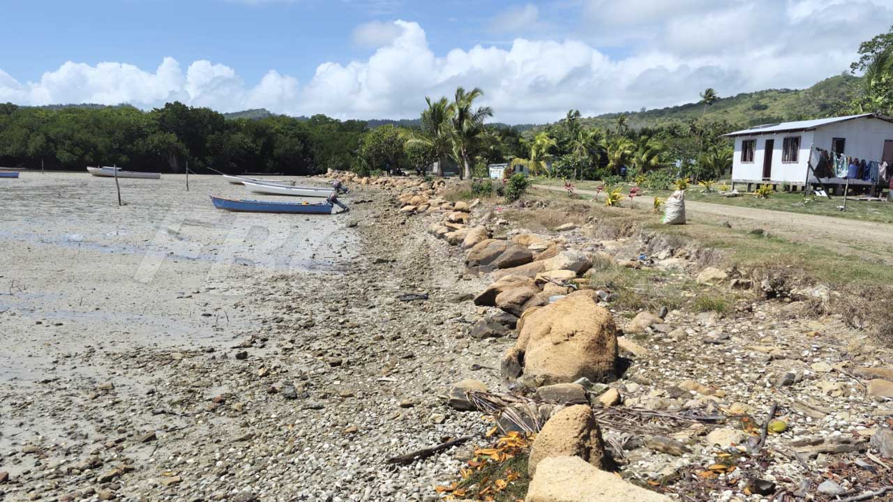 Villagers hope for strong seawall against coastal erosion – FBC News